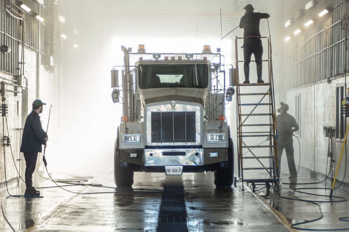 Drive-Thru Wash Bay - Professional Mobile Wash